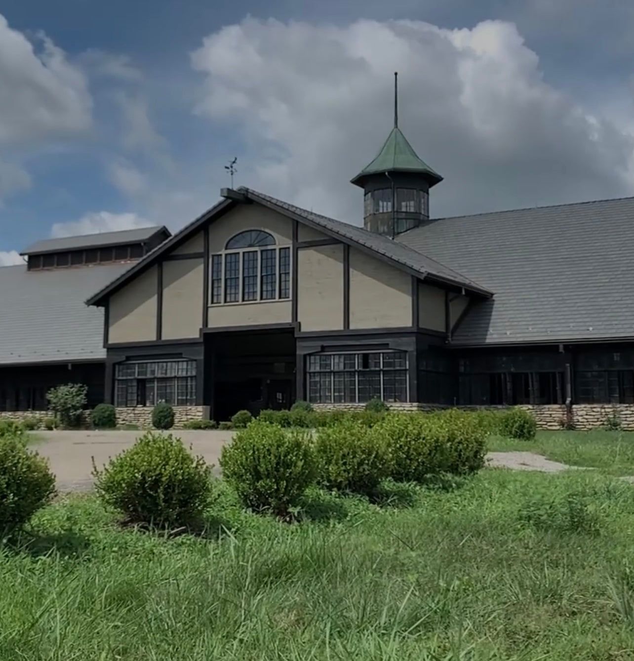 Tour: Stallion Barn Tour - 1 Hour – The Hill'n'Dale Store
